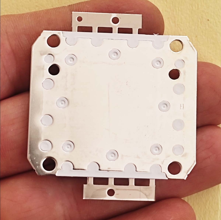 چیپ پروژکتور 100 وات مدل 30V36V – مهرپرتو